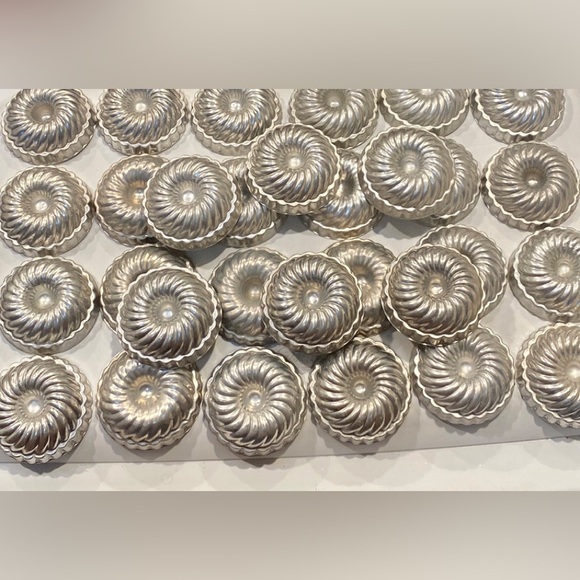 Vintage | Kitchen | 3 Total Vintage Aluminum Molds Cakelets Cake Jello Dessert Swirls 375 By 5 ...